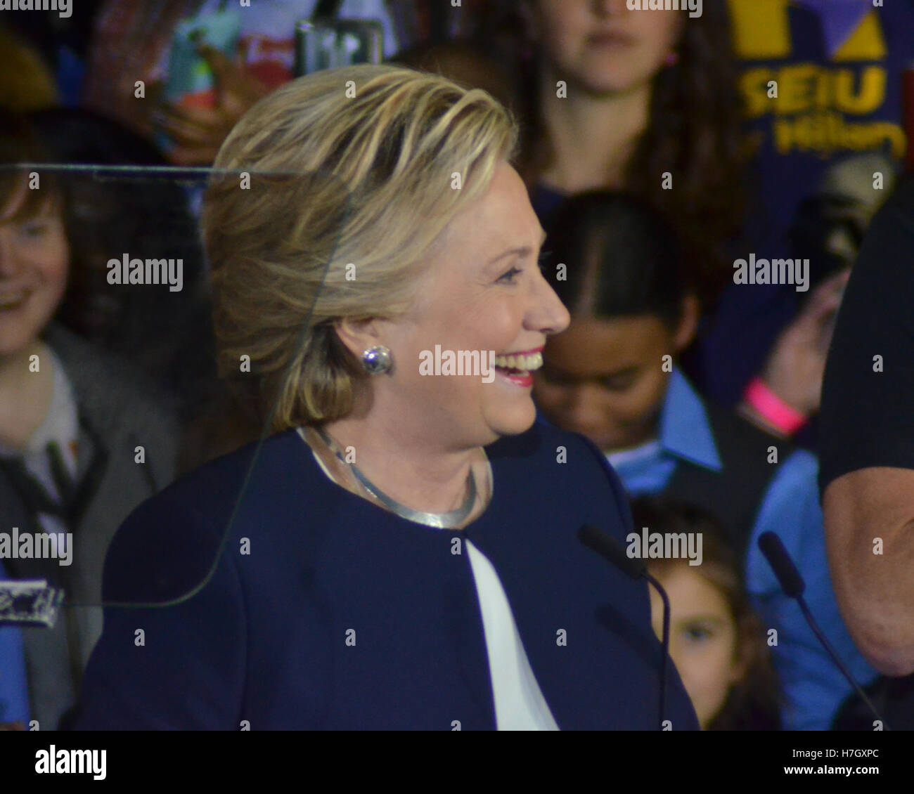 Hillary Clinton appears at Heinz field for a campaign rally Nov 2016 ...