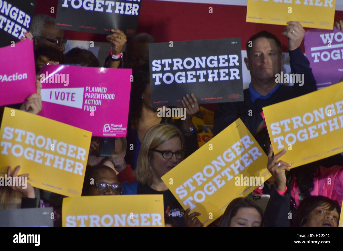 Hillary clinton campaign children hi-res stock photography and images ...
