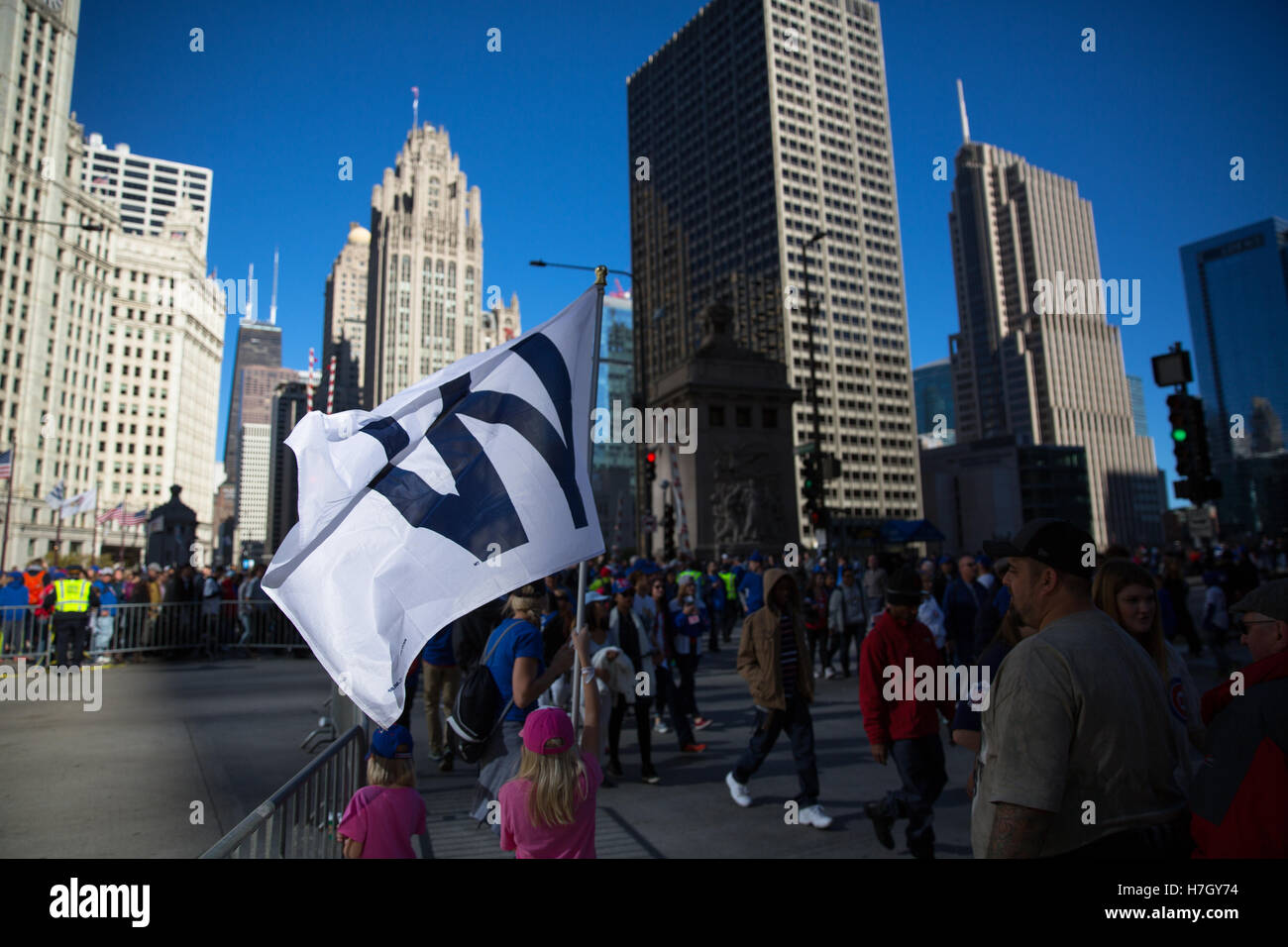 2016 chicago cubs victory parade hi-res stock photography and images ...