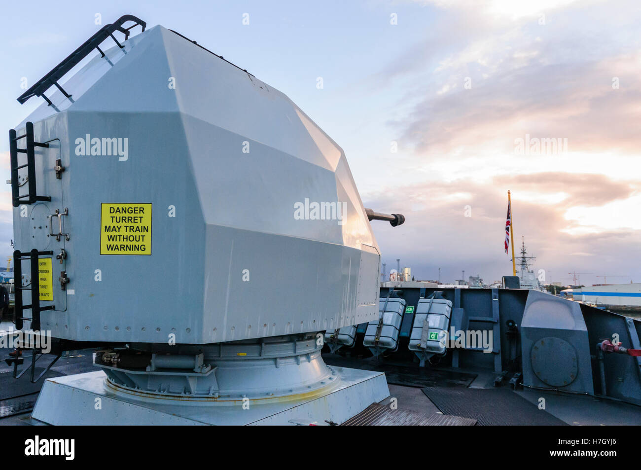 Belfast, Northern Ireland. 4th Nov, 2016. Four inch (105mm) naval ...