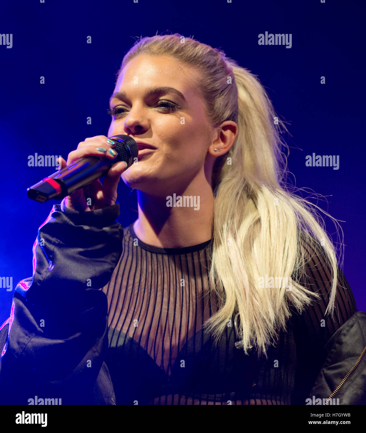 Singer louisa johnson hi-res stock photography and images - Alamy