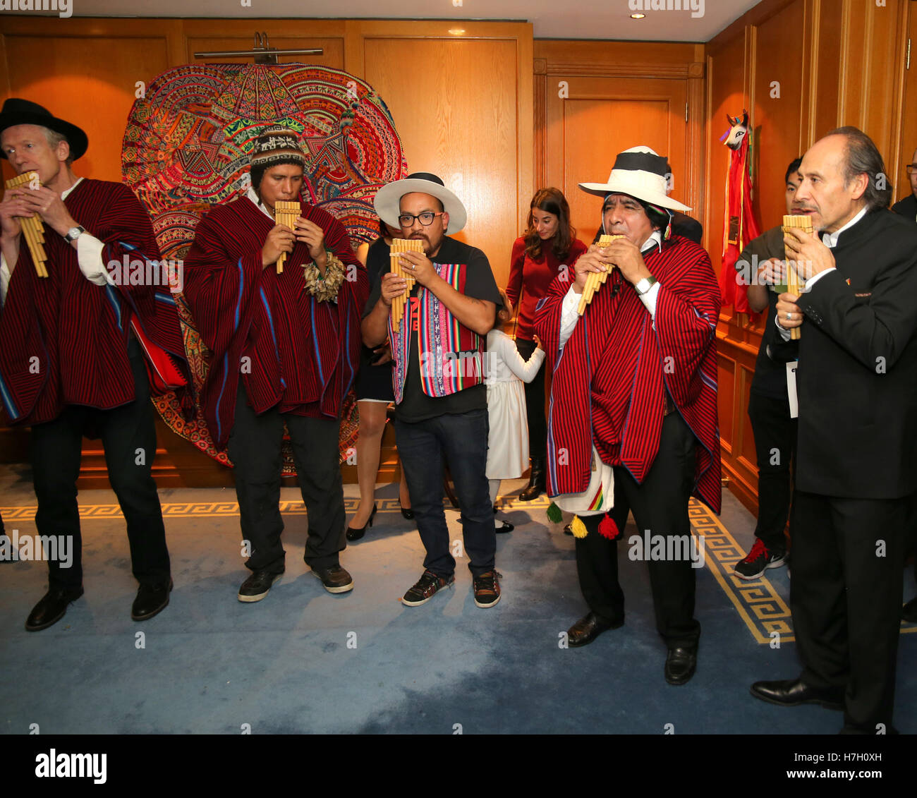 Siku peru hi-res stock photography and images - Alamy