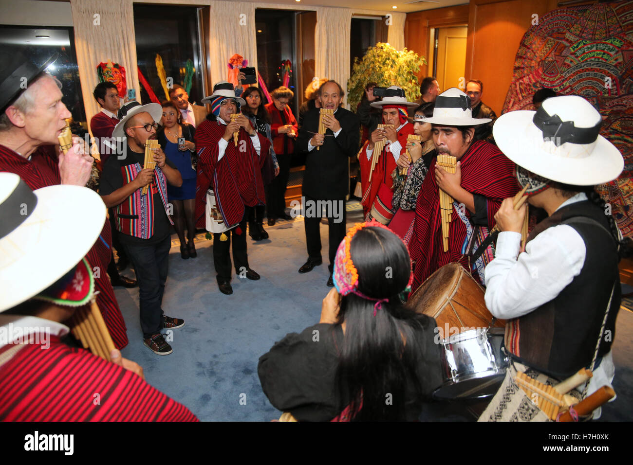 Siku peru hi-res stock photography and images - Alamy