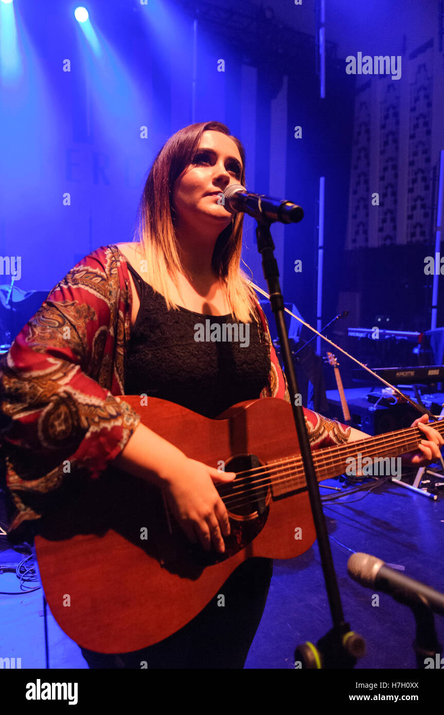 Liverpool, UK. 4th November 2016. Singer, Chelsea Alice Scott, during ...
