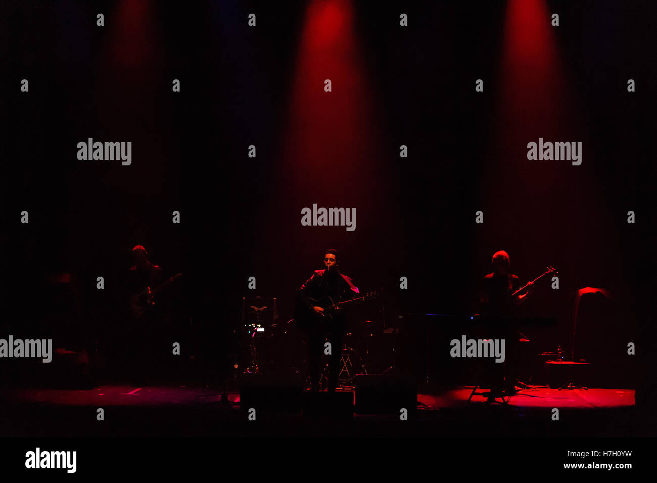 Liverpool, UK. 4th November 2016. Singer, Max Restaino and his band ...
