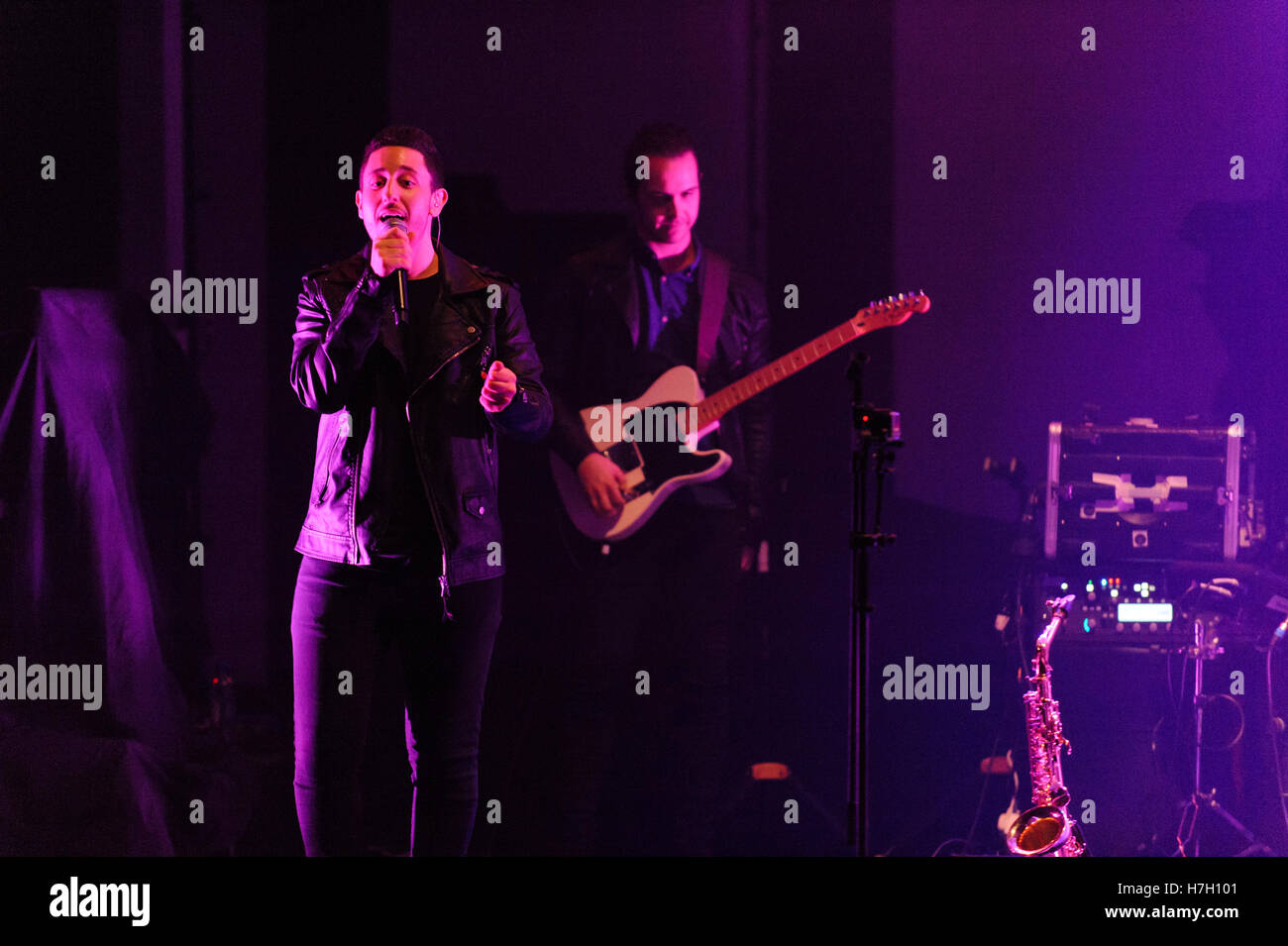 Liverpool, UK. 4th November 2016. Singer, Max Restaino and his band ...