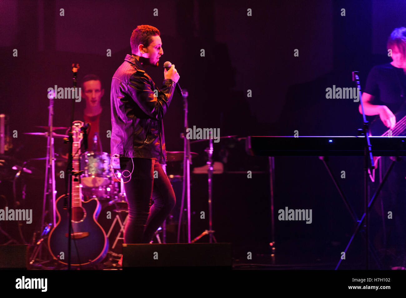Liverpool, UK. 4th November 2016. Singer, Max Restaino and his band ...