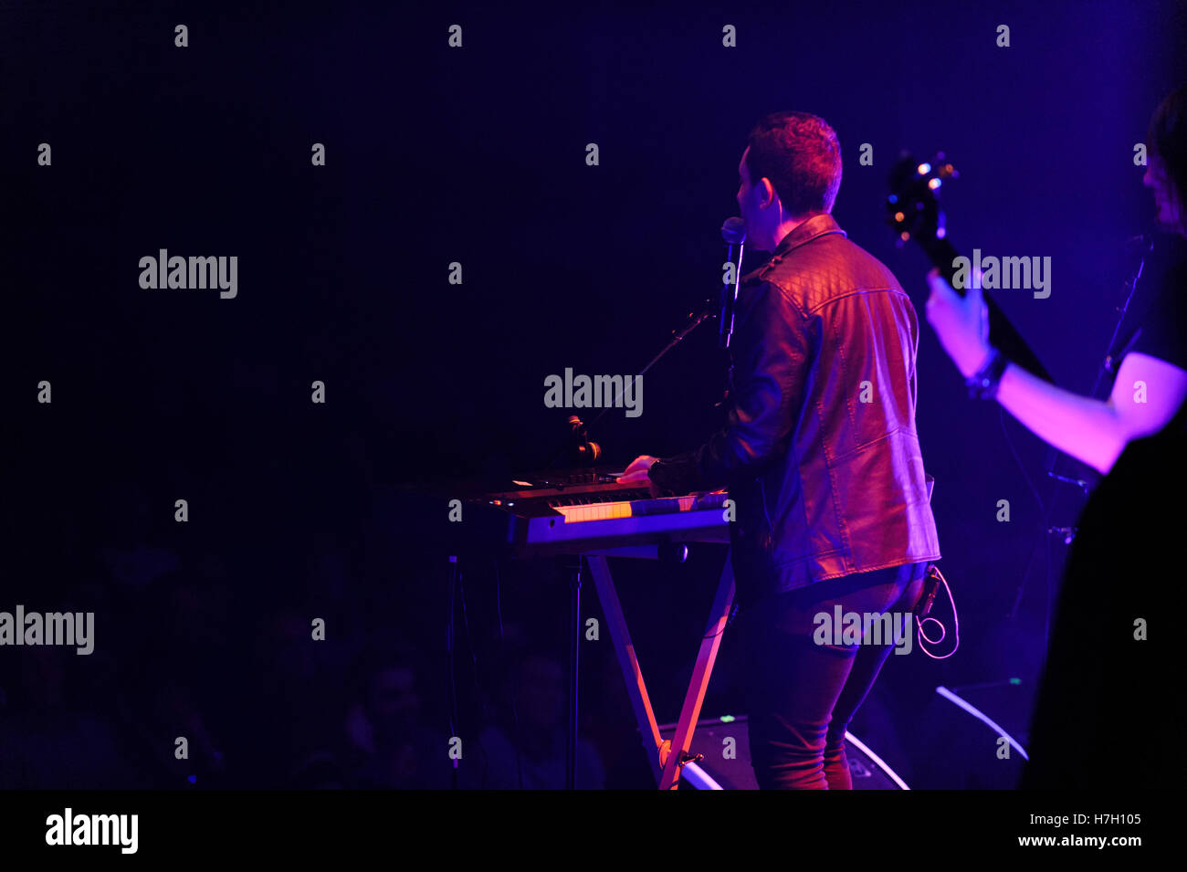 Liverpool, UK. 4th November 2016. Singer, Max Restaino and his band ...