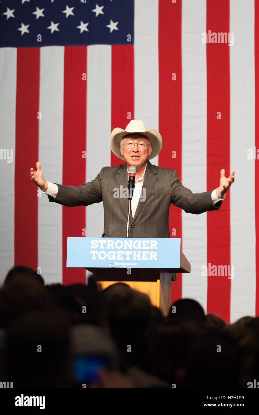 Denver, Colorado, USA. 04th Nov, 2016. Former Colorado senator and ...
