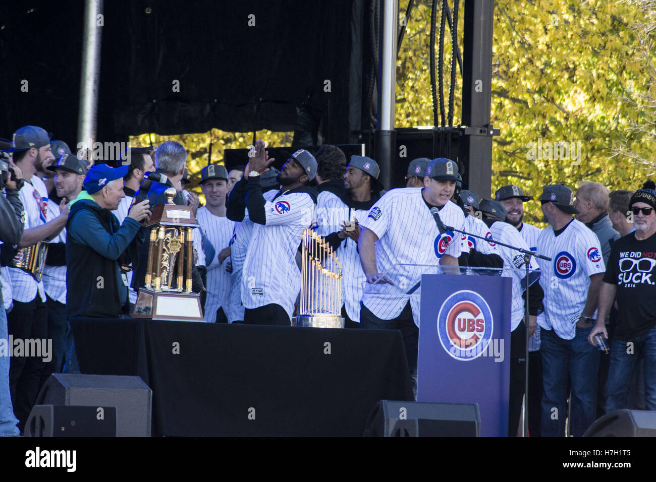 Chicago, Illinois, USA. 4th Nov, 2016. 5 Million ecstatic Chicagoans ...
