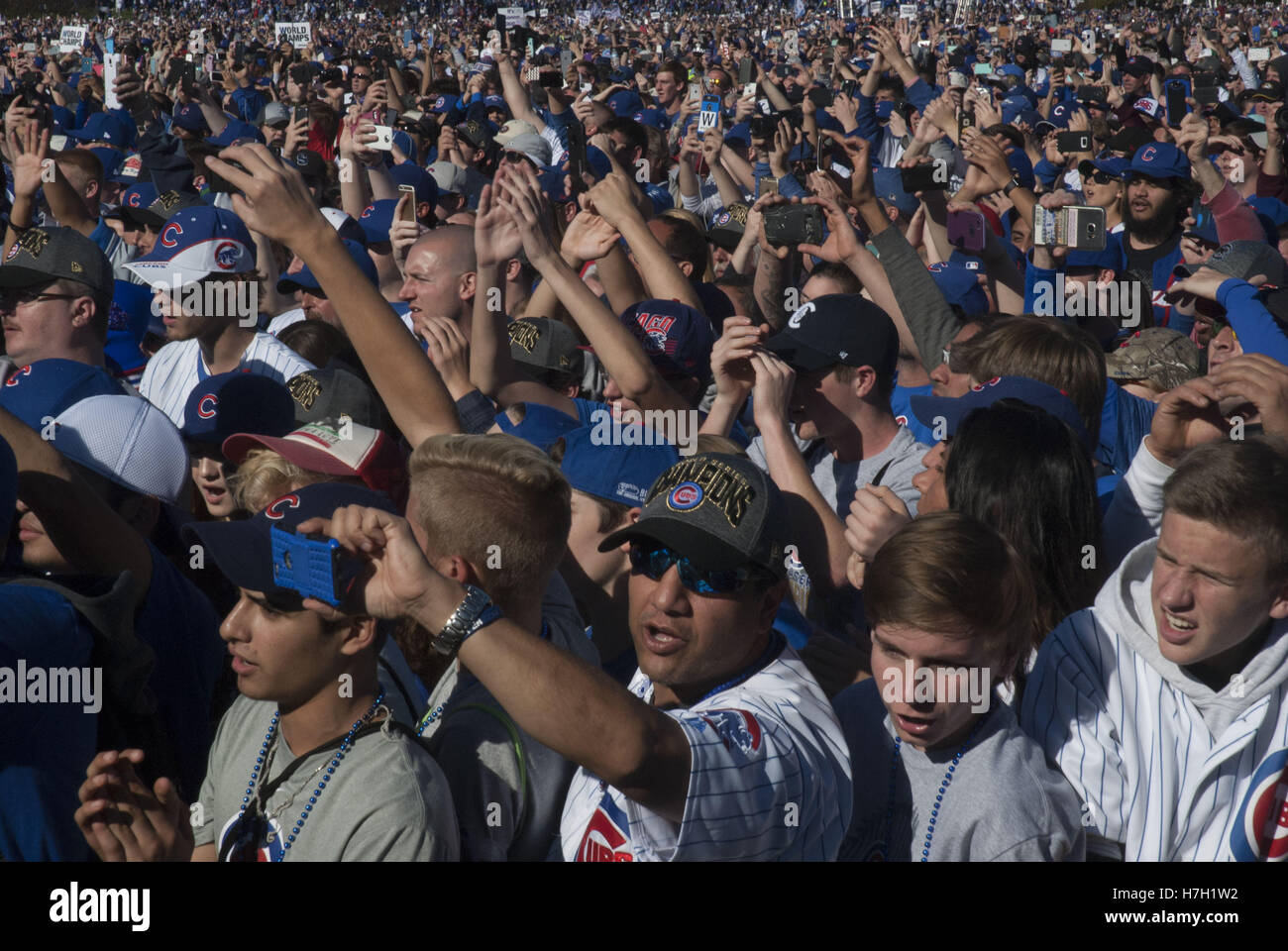 Chicago, Illinois, USA. 4th Nov, 2016. 5 Million ecstatic Chicagoans ...