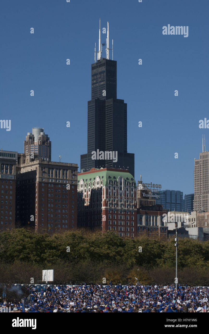 Chicago, Illinois, USA. 4th Nov, 2016. 5 Million ecstatic Chicagoans ...