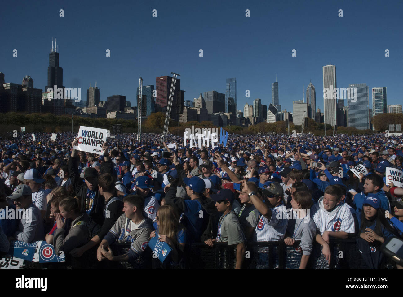 Chicago, Illinois, USA. 4th Nov, 2016. 5 Million ecstatic Chicagoans ...