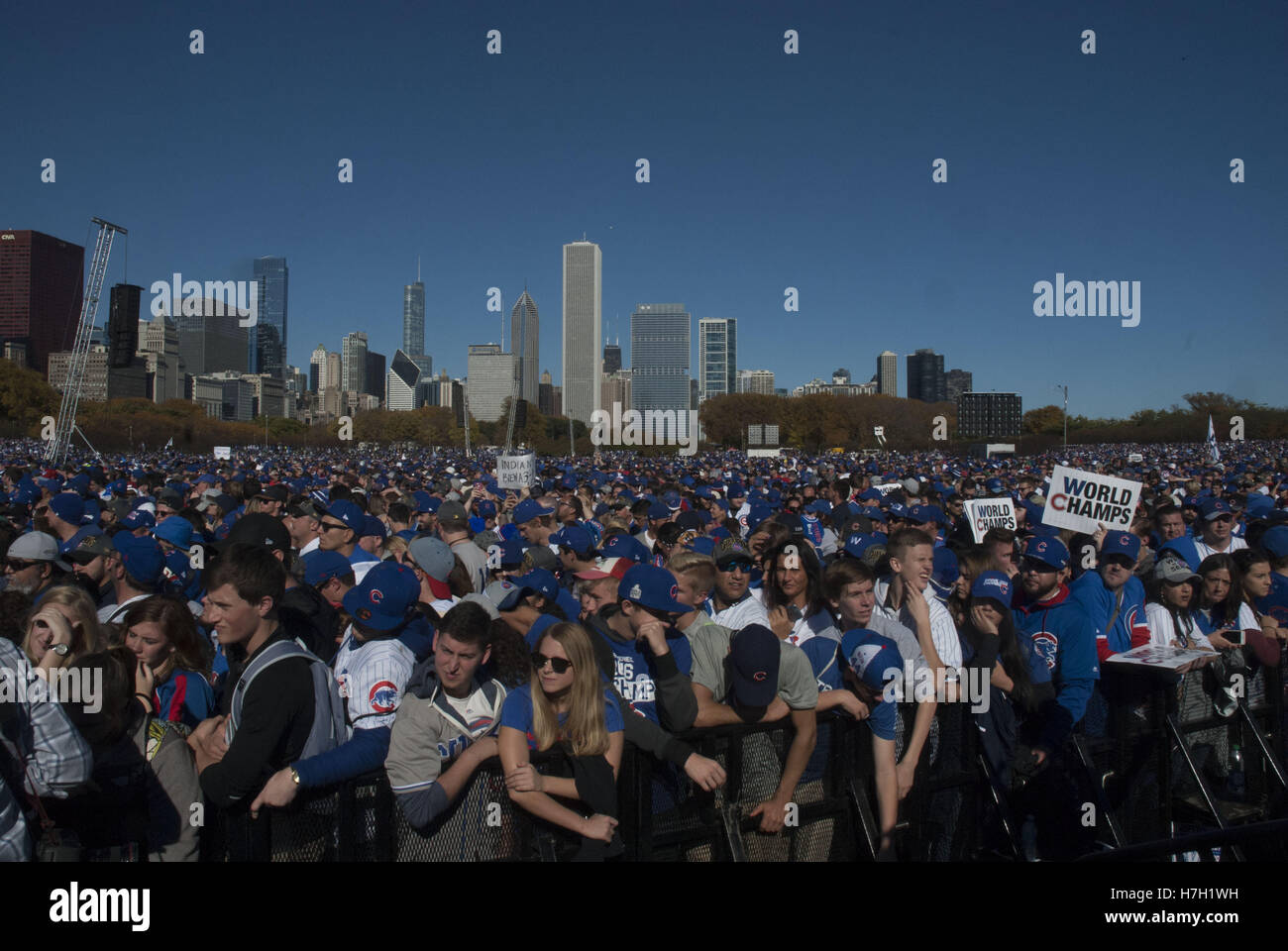 Chicago, Illinois, USA. 4th Nov, 2016. 5 Million ecstatic Chicagoans ...