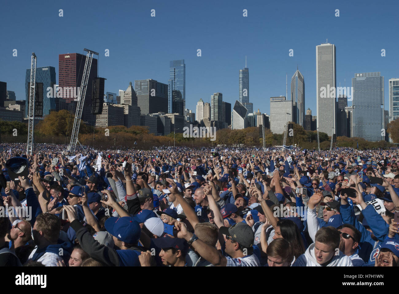 Chicago, Illinois, USA. 4th Nov, 2016. 5 Million ecstatic Chicagoans ...