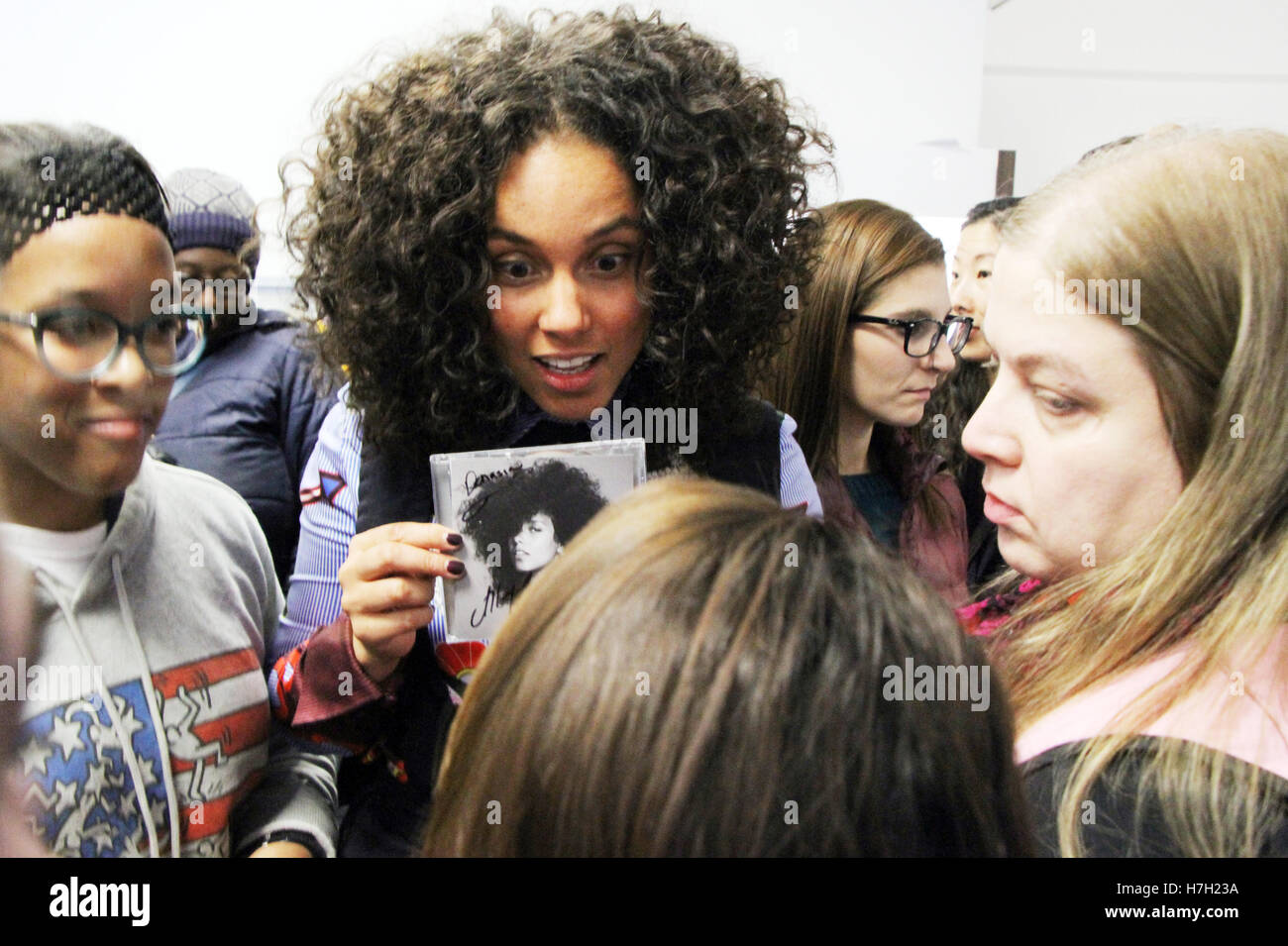New York, NY, USA. 4th Nov, 2016. Alicia Keys surprise signing of her ...
