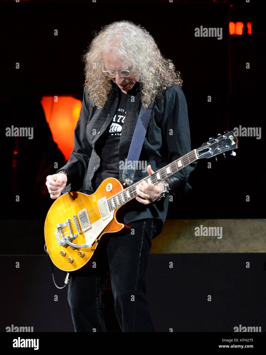 Sunrise FL, USA. 04th Nov, 2016. Waddy Wachtel performs with Stevie ...