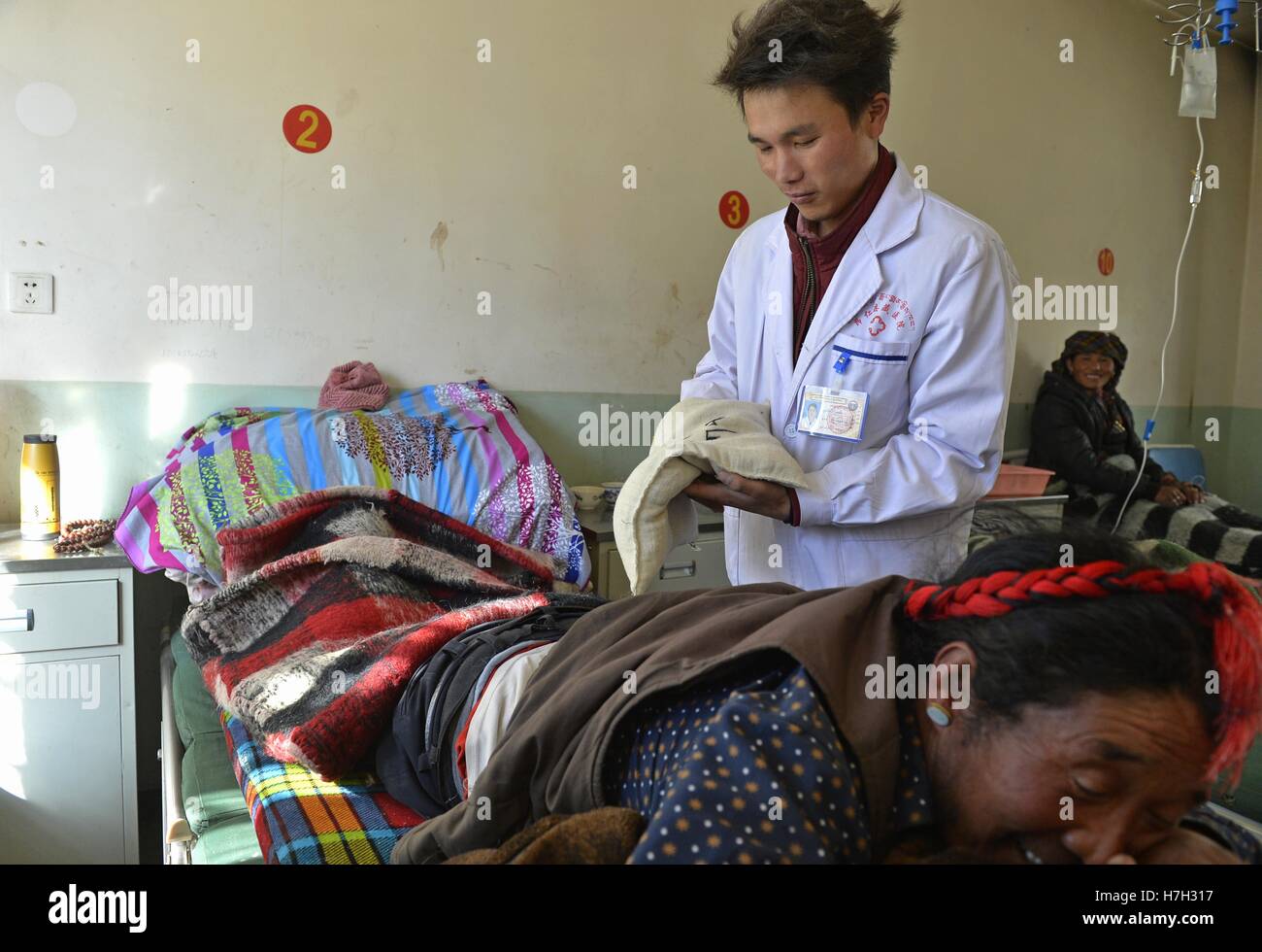 Tibetan doctor hi-res stock photography and images - Alamy