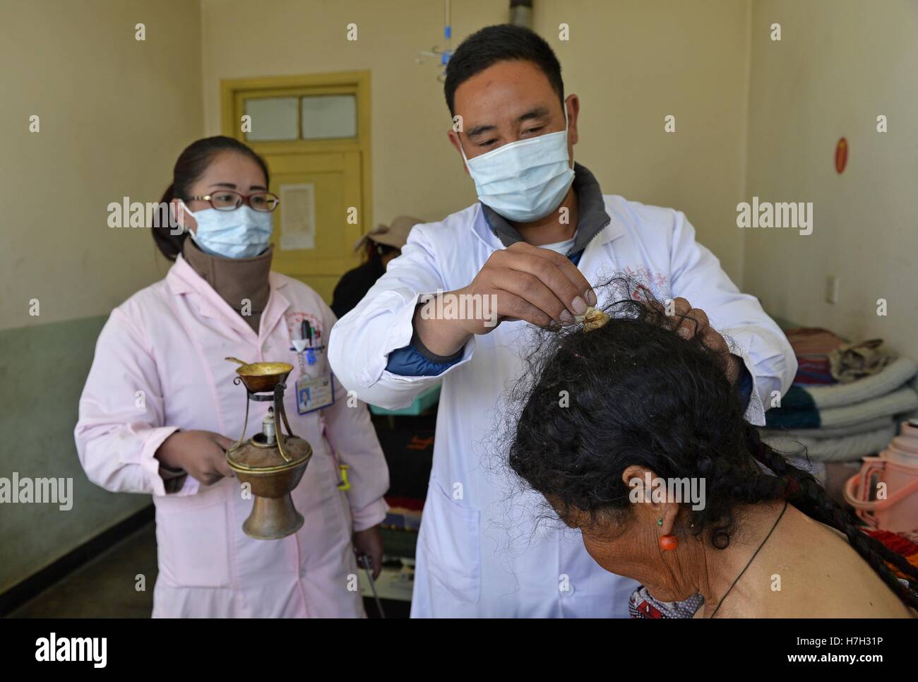 Ngamring, China's Tibet Autonomous Region. 3rd Nov, 2016. A doctor ...