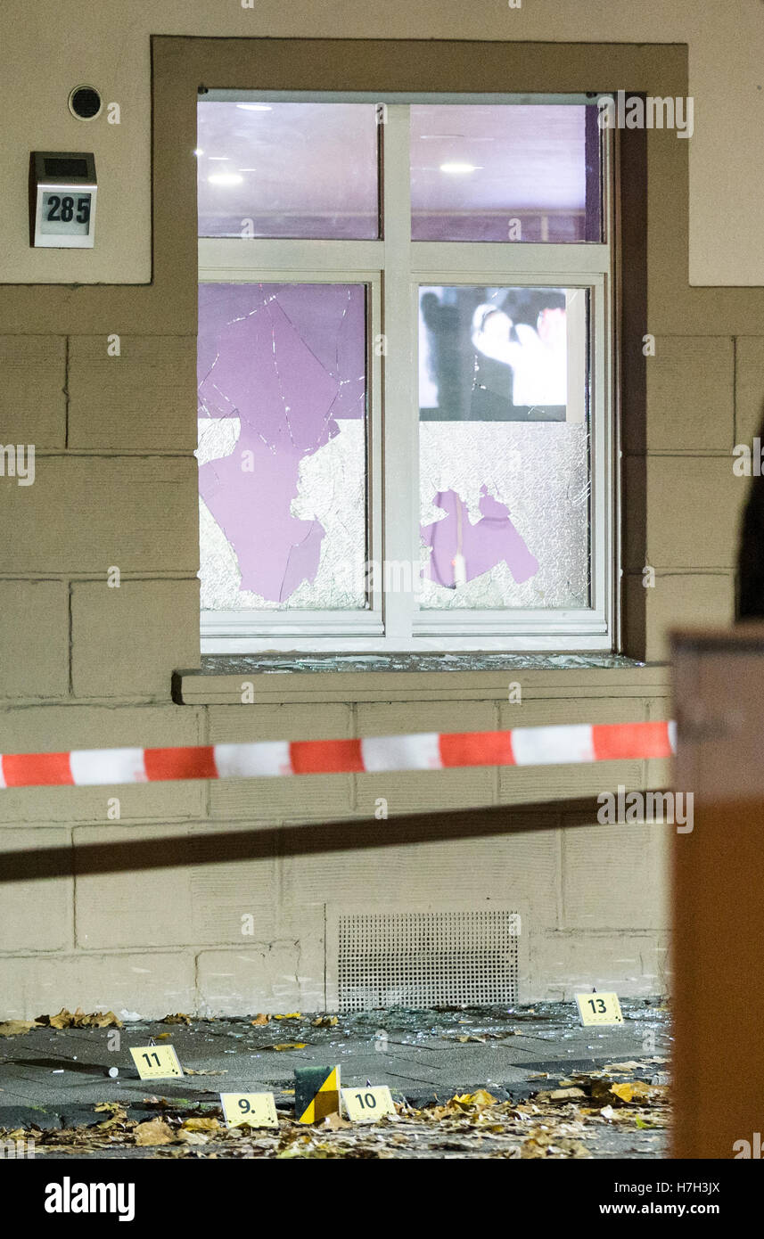 Essen, Germany. 5th Nov, 2016. The windows of a Turkish cafe are ...