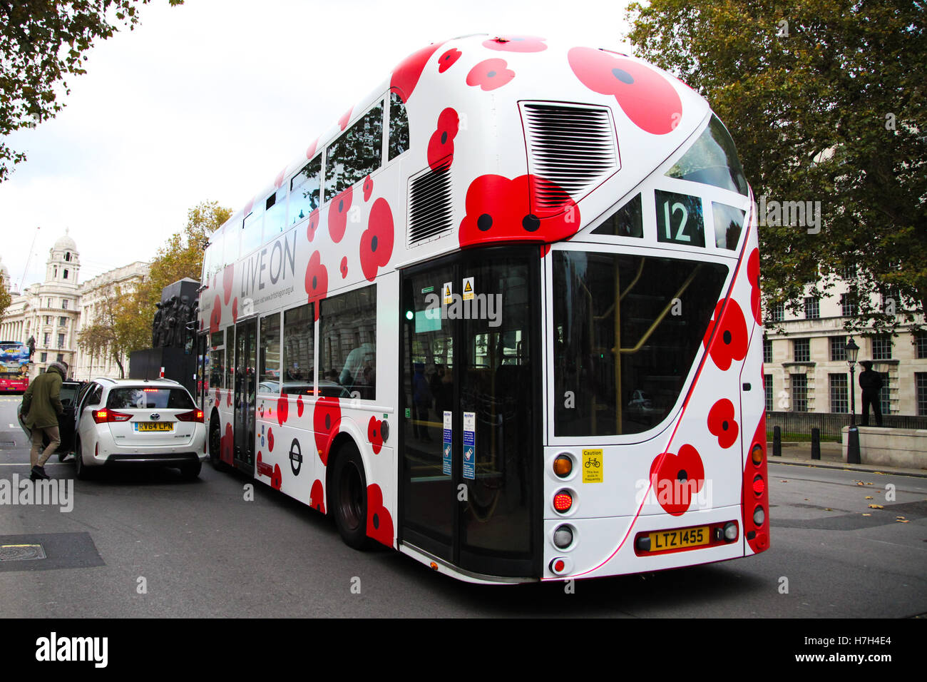 Whitehall, London, UK. 5th Nov, 2016. Bus number 12 decorated with ...