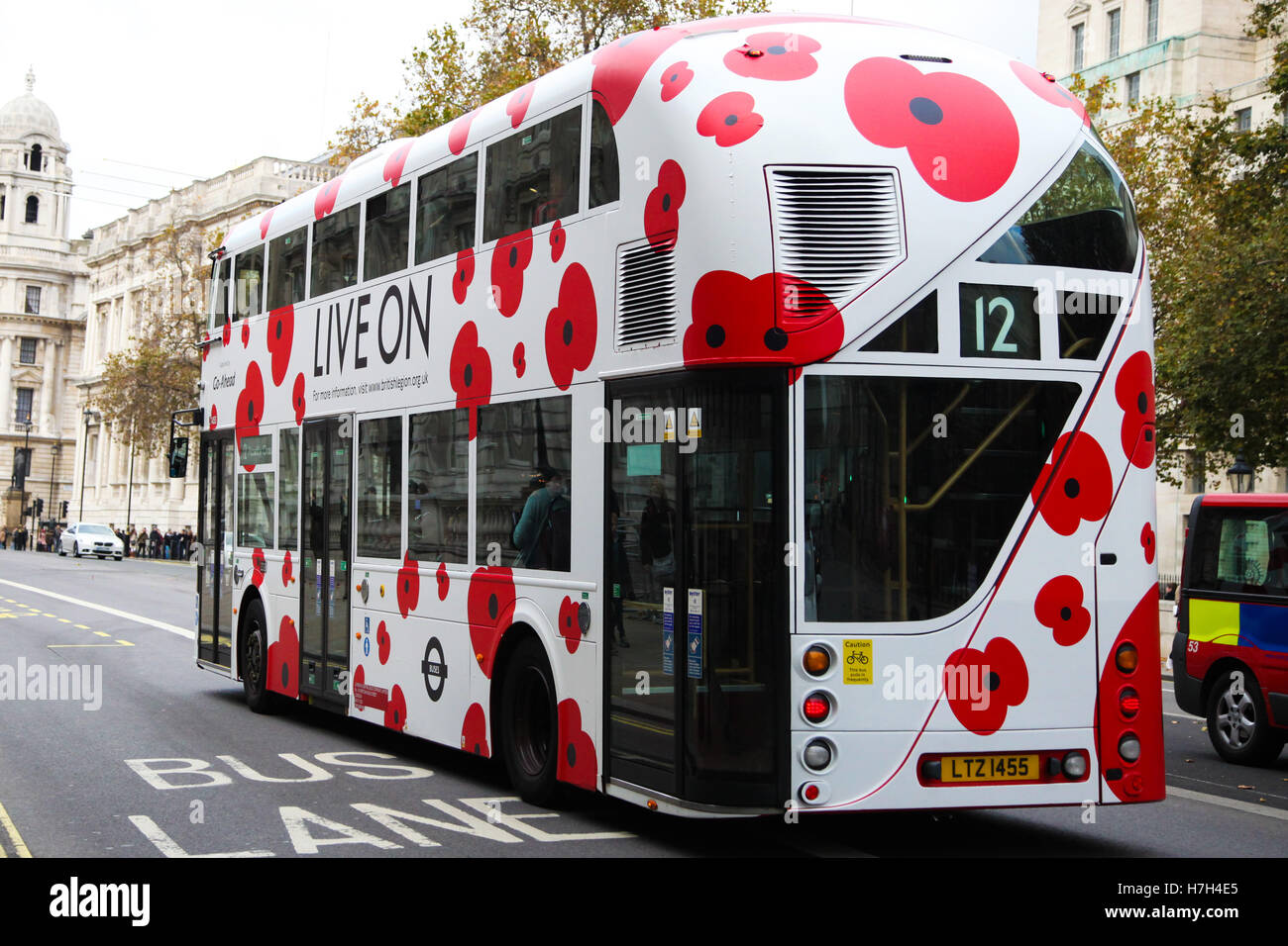 Whitehall, London, UK. 5th Nov, 2016. Bus number 12 decorated with ...