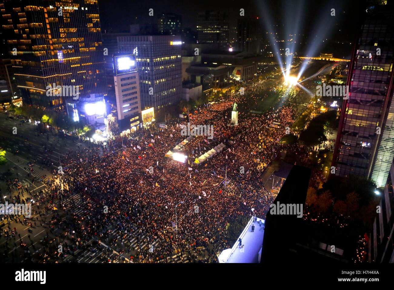 Seoul, South Korea. 6th Nov, 2016. South Korean people gathering for a ...