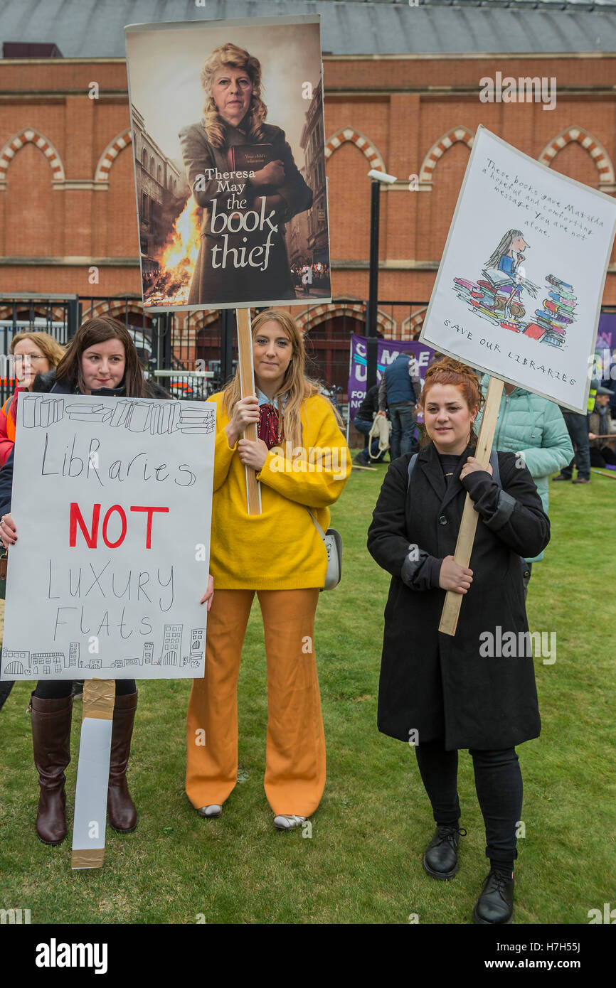 London, UK. 05th Nov, 2016. The march starts in the British Library car ...