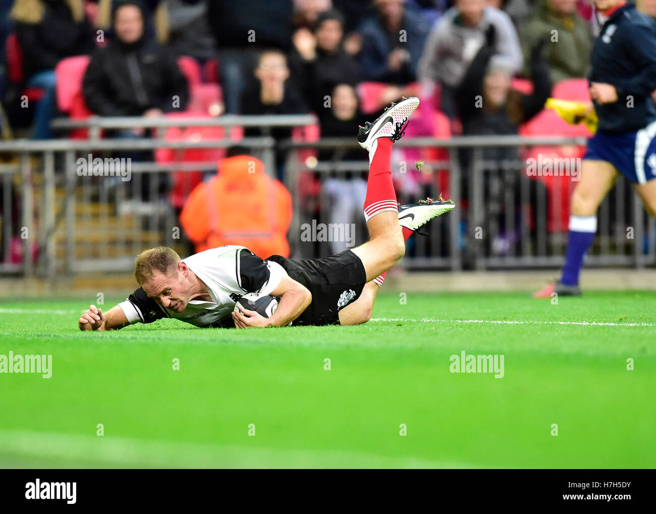 LONDON, ENGLAND - 5 November, 2016: Andy Ellis (Crusaders, Kobelco ...