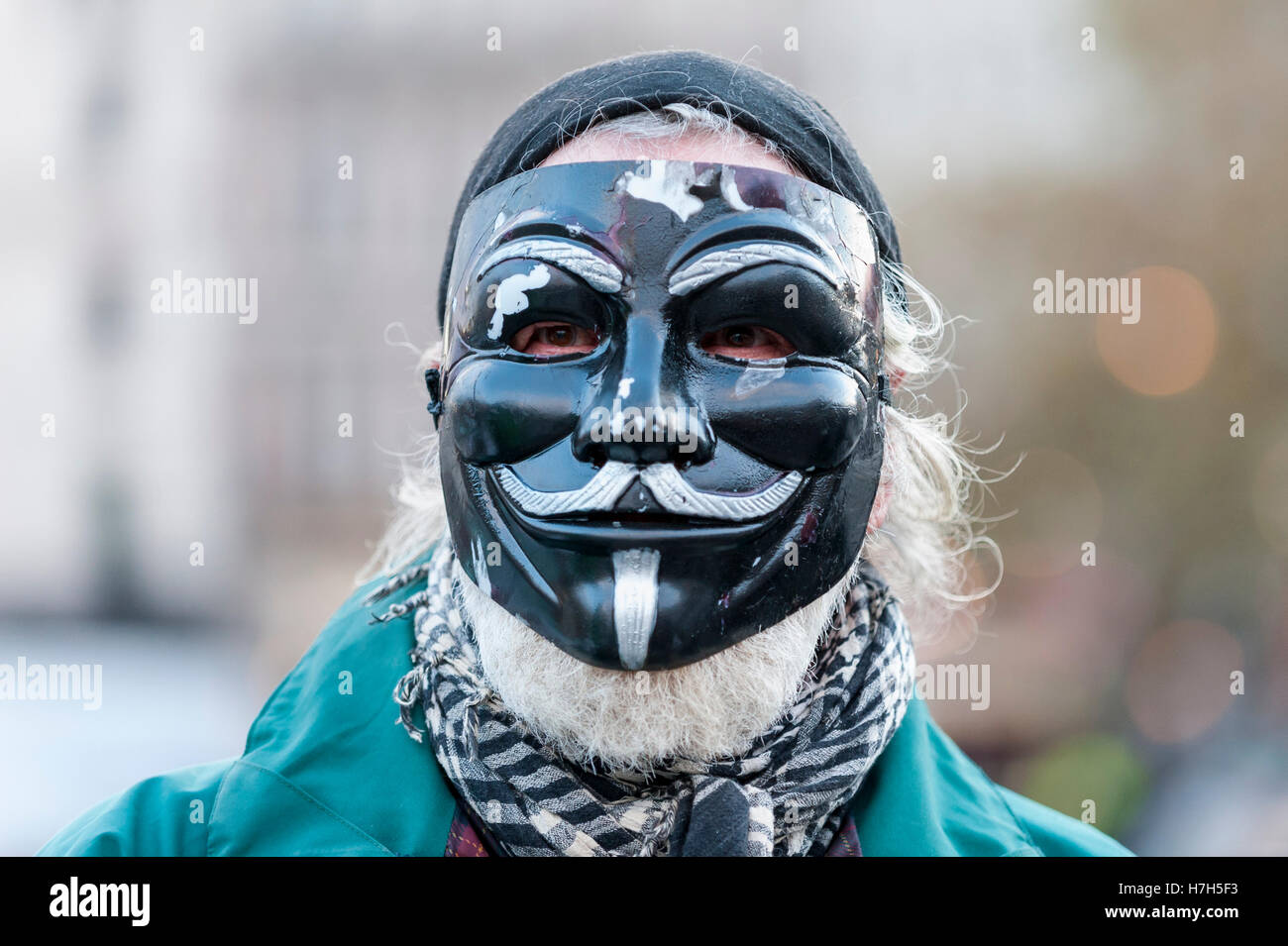 Guy fawks mask hi-res stock photography and images - Alamy