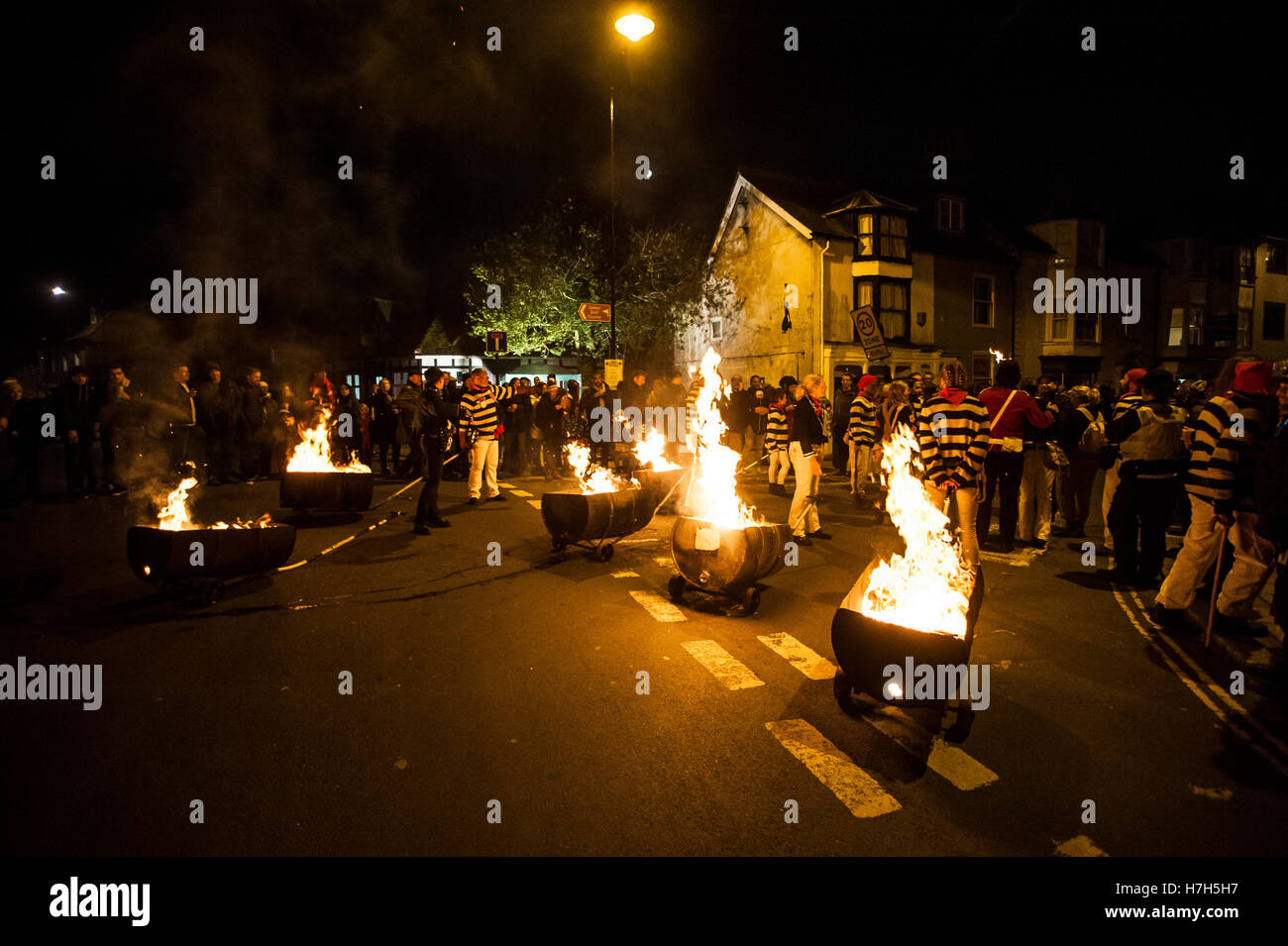 Lewes, UK. 5th Nov, 2016. Lewes Bonfire Night Celebrations. The annual ...