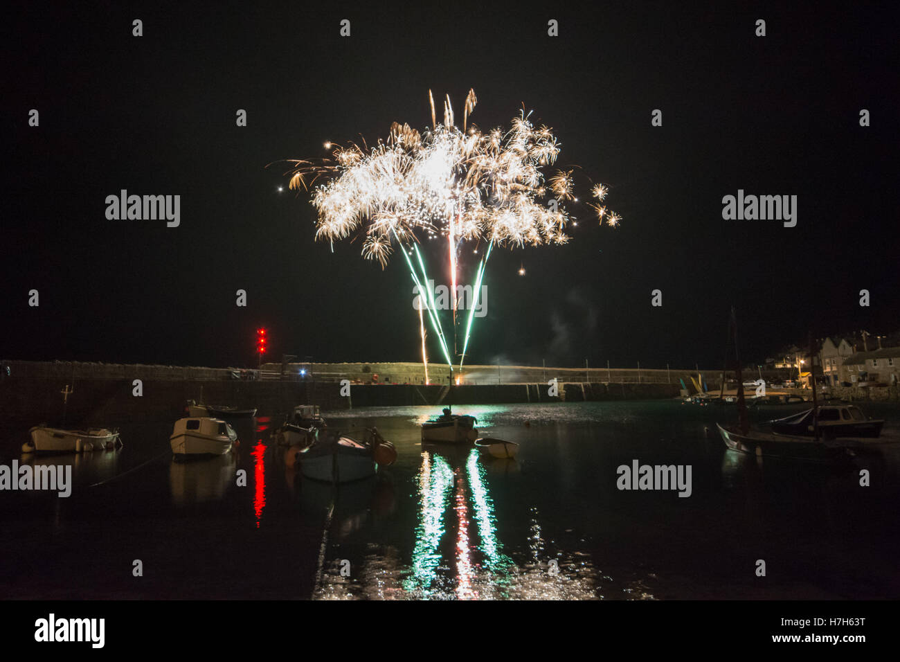 Celebrates guy fawkes night firework display harbour wall credit hi-res ...
