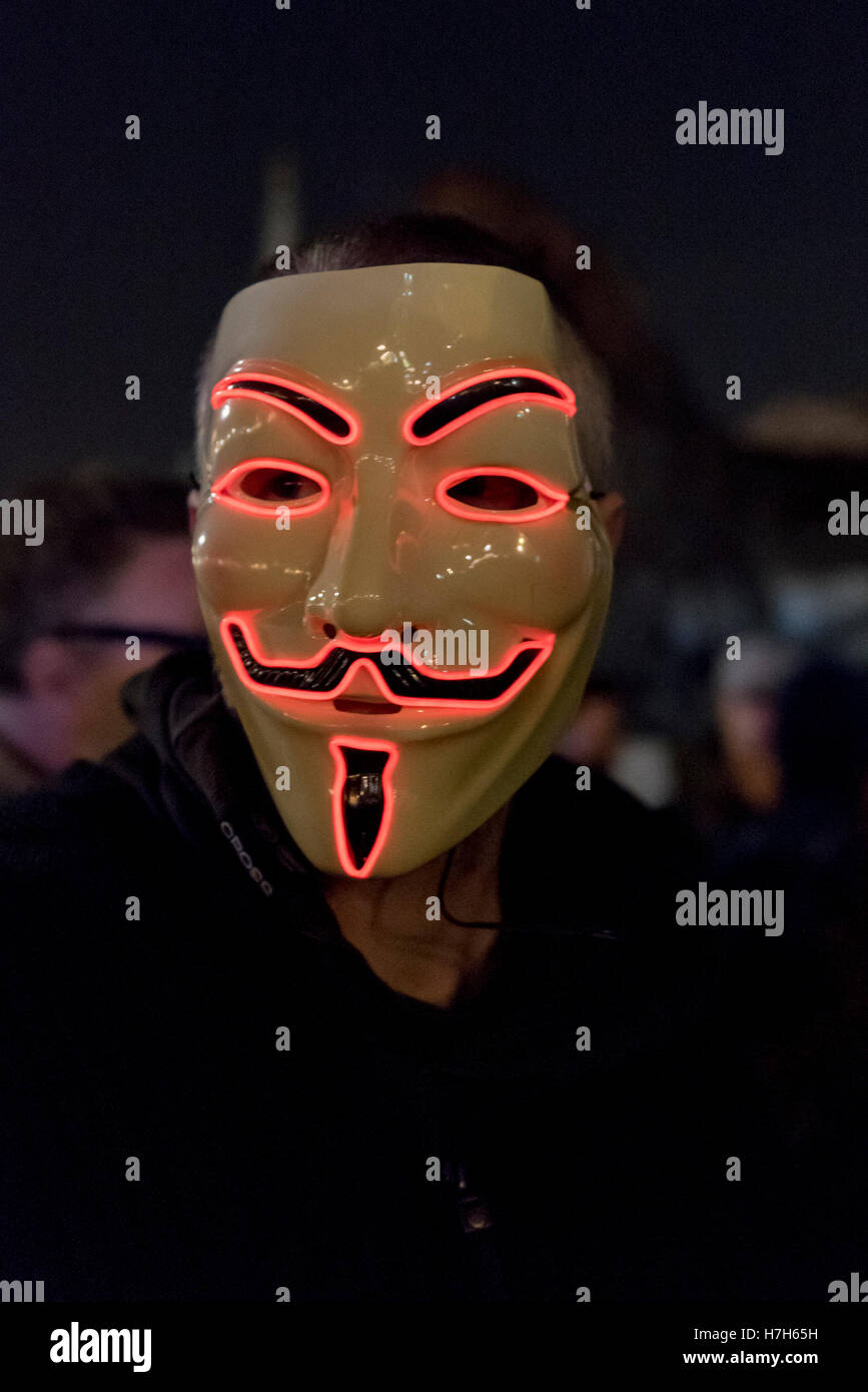 London, UK. 5th Nov, 2016. Participants wearing Guy Fawkes style masks ...