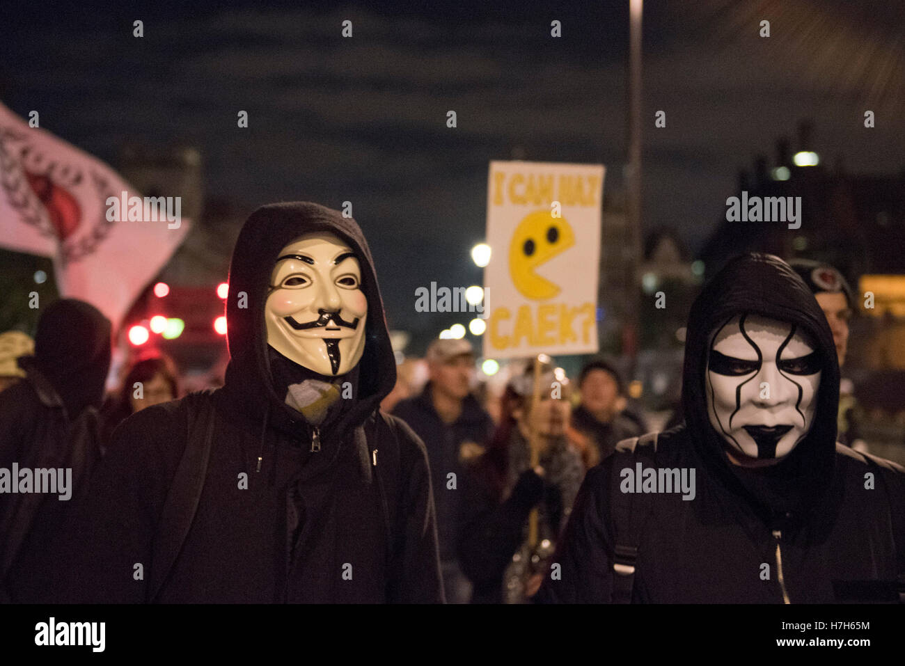 London, UK. 5th Nov, 2016. Participants wearing Guy Fawkes style masks ...
