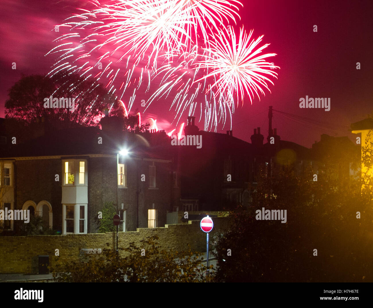 Wimbledon London, UK. 5th Nov, 2016. A spectacular fireworks display on ...