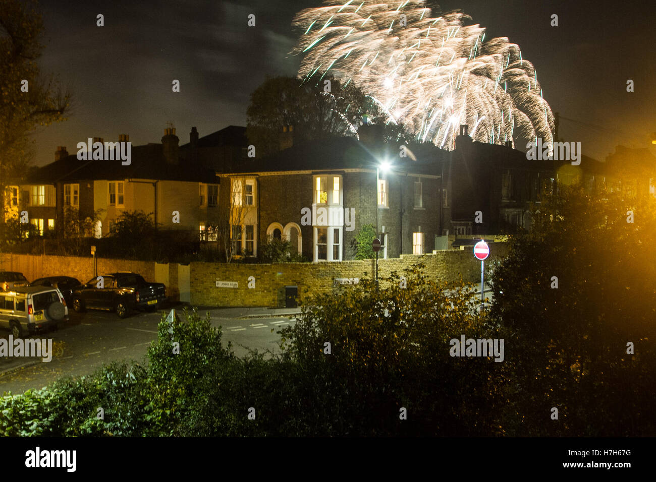 Wimbledon London, UK. 5th Nov, 2016. A spectacular fireworks display on ...