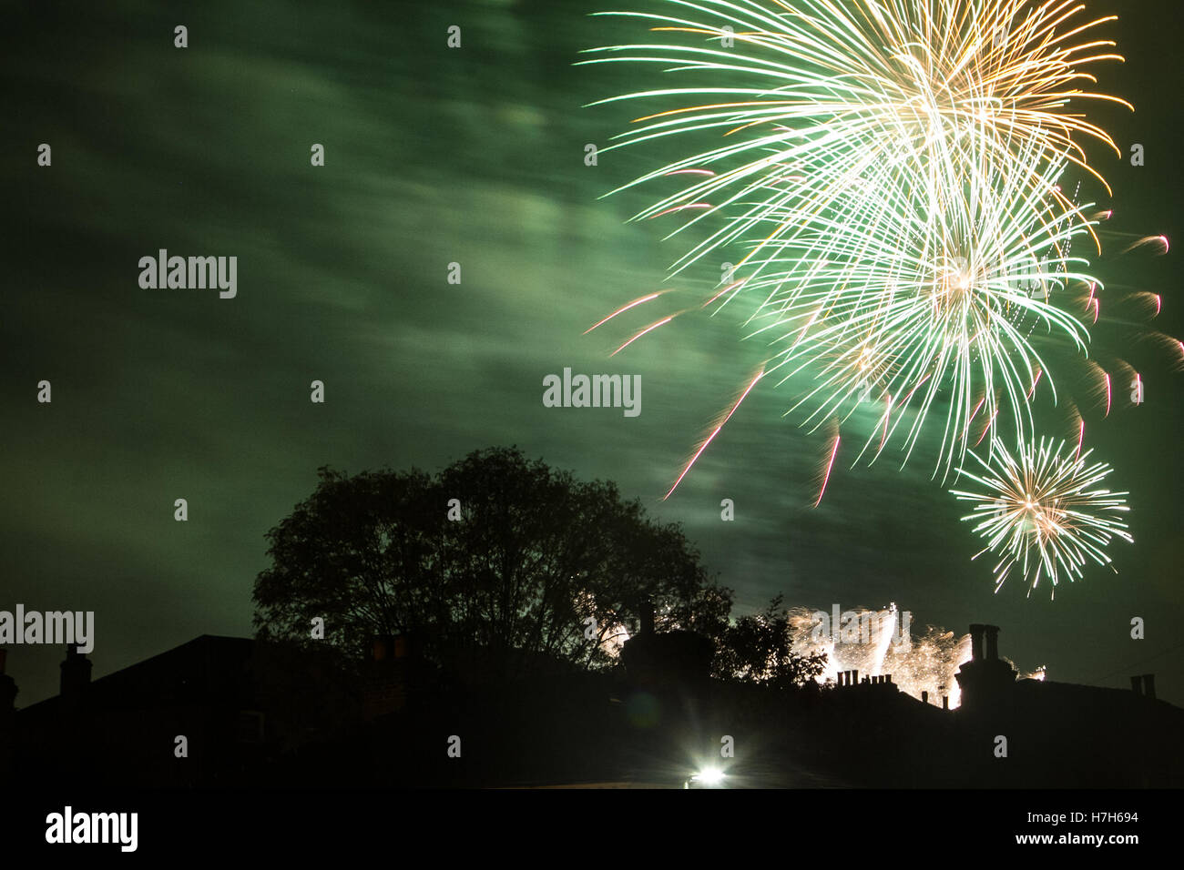 Wimbledon London, UK. 5th Nov, 2016. A spectacular fireworks display on ...