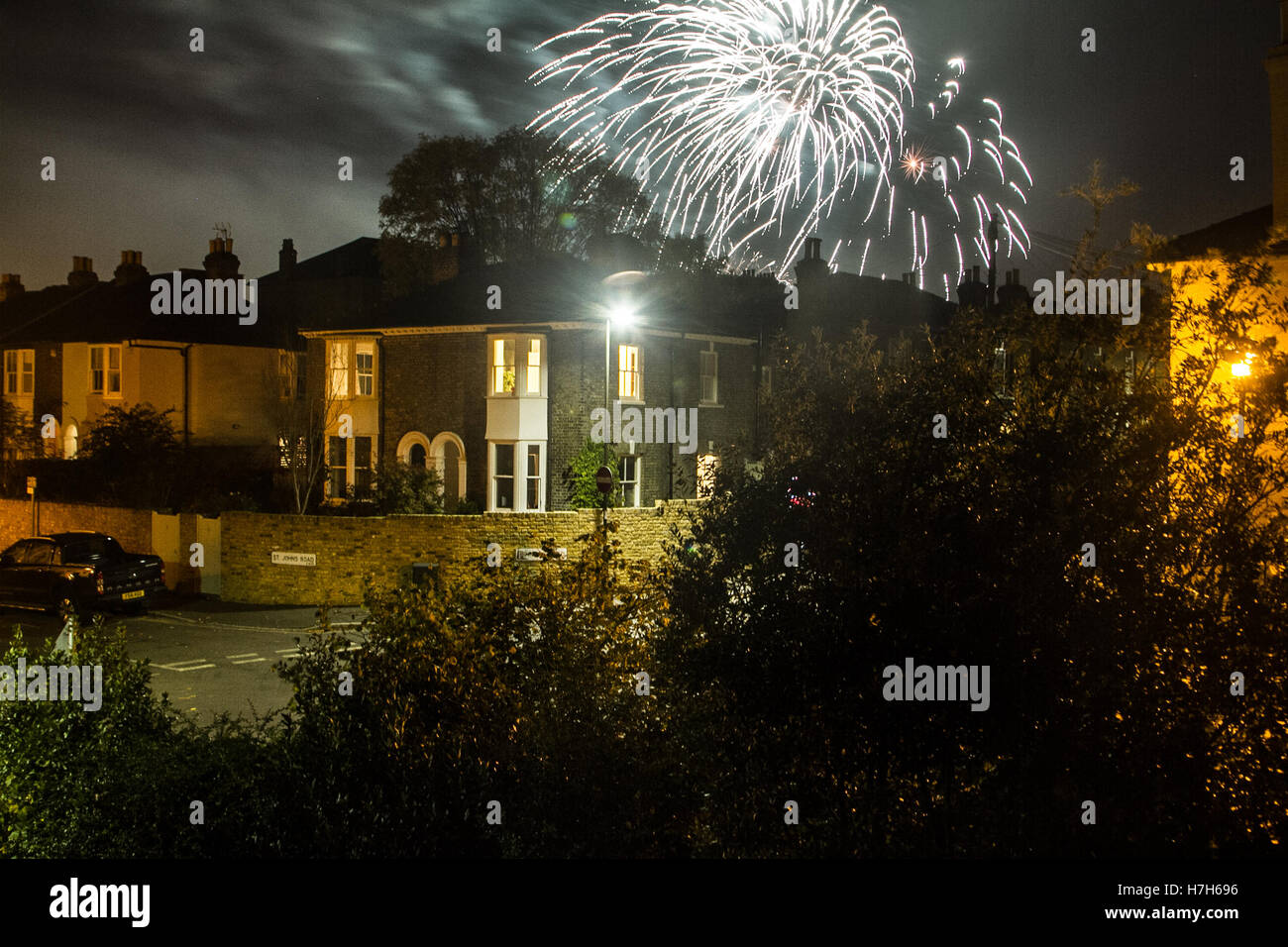 Wimbledon London, UK. 5th Nov, 2016. A spectacular fireworks display on ...