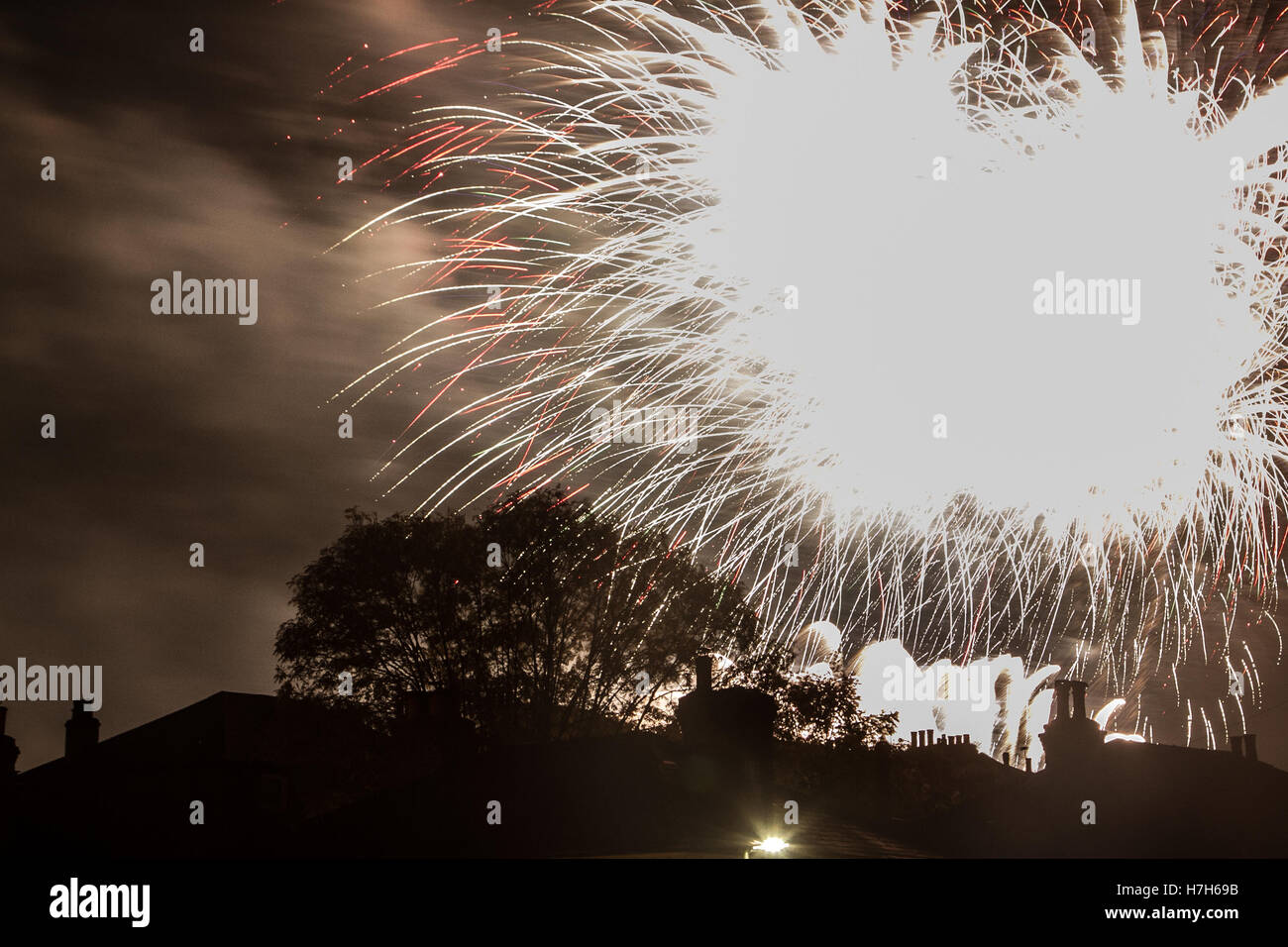 Wimbledon London, UK. 5th Nov, 2016. A spectacular fireworks display on ...