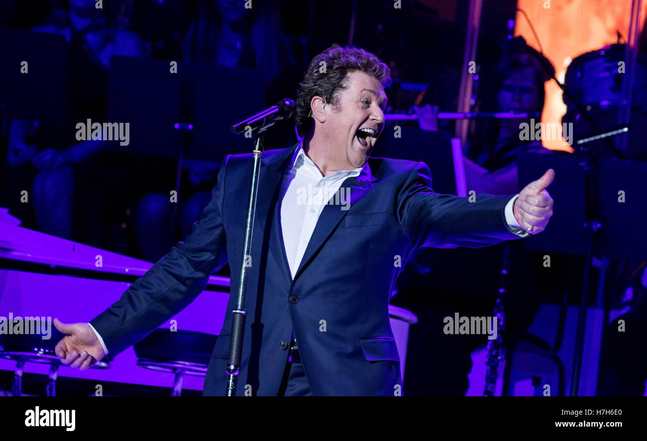Michael ball singer hi-res stock photography and images - Alamy
