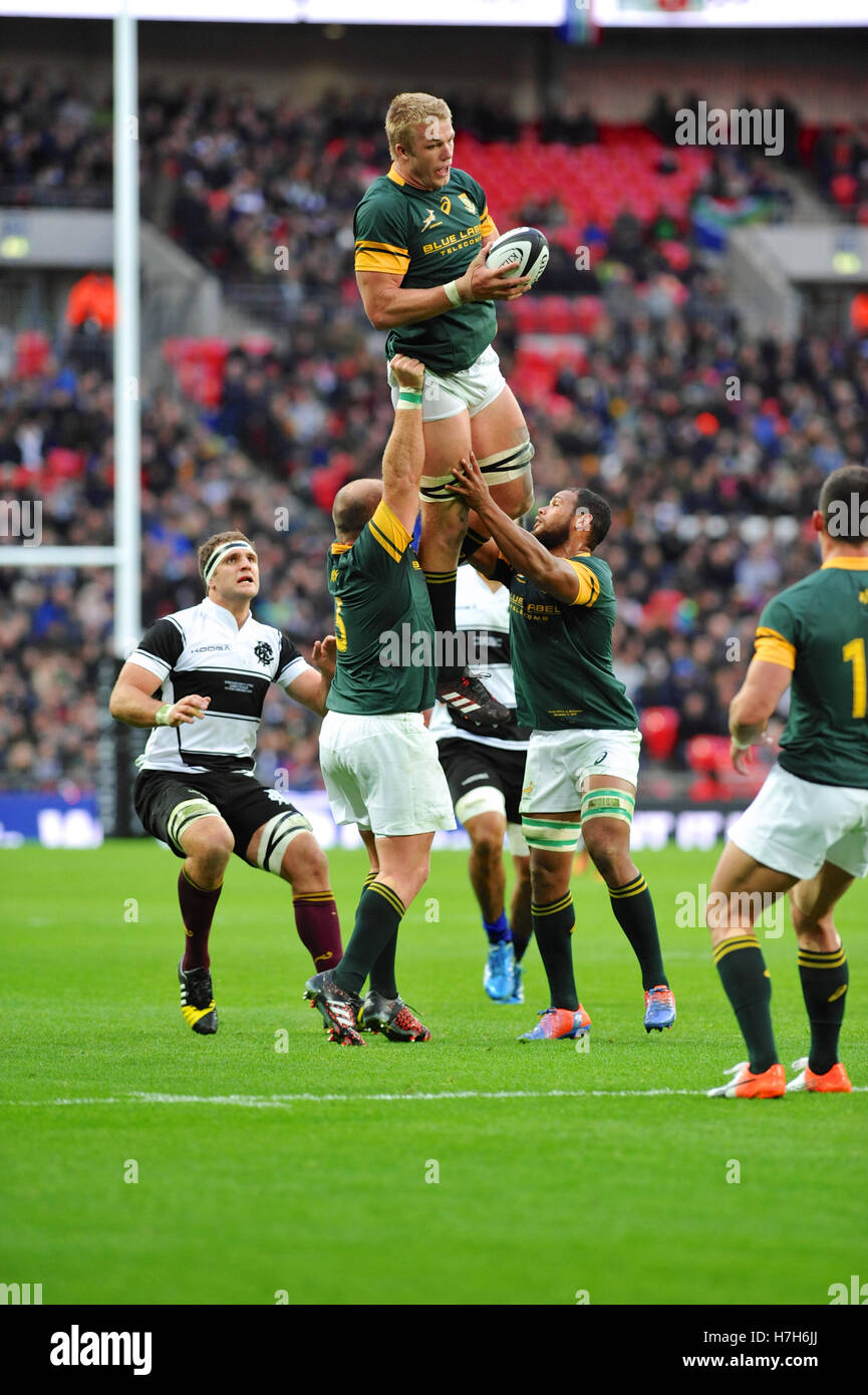 London, UK. 05th Nov, 2016. Tian Schoeman (Fly-Half South Africa) being ...