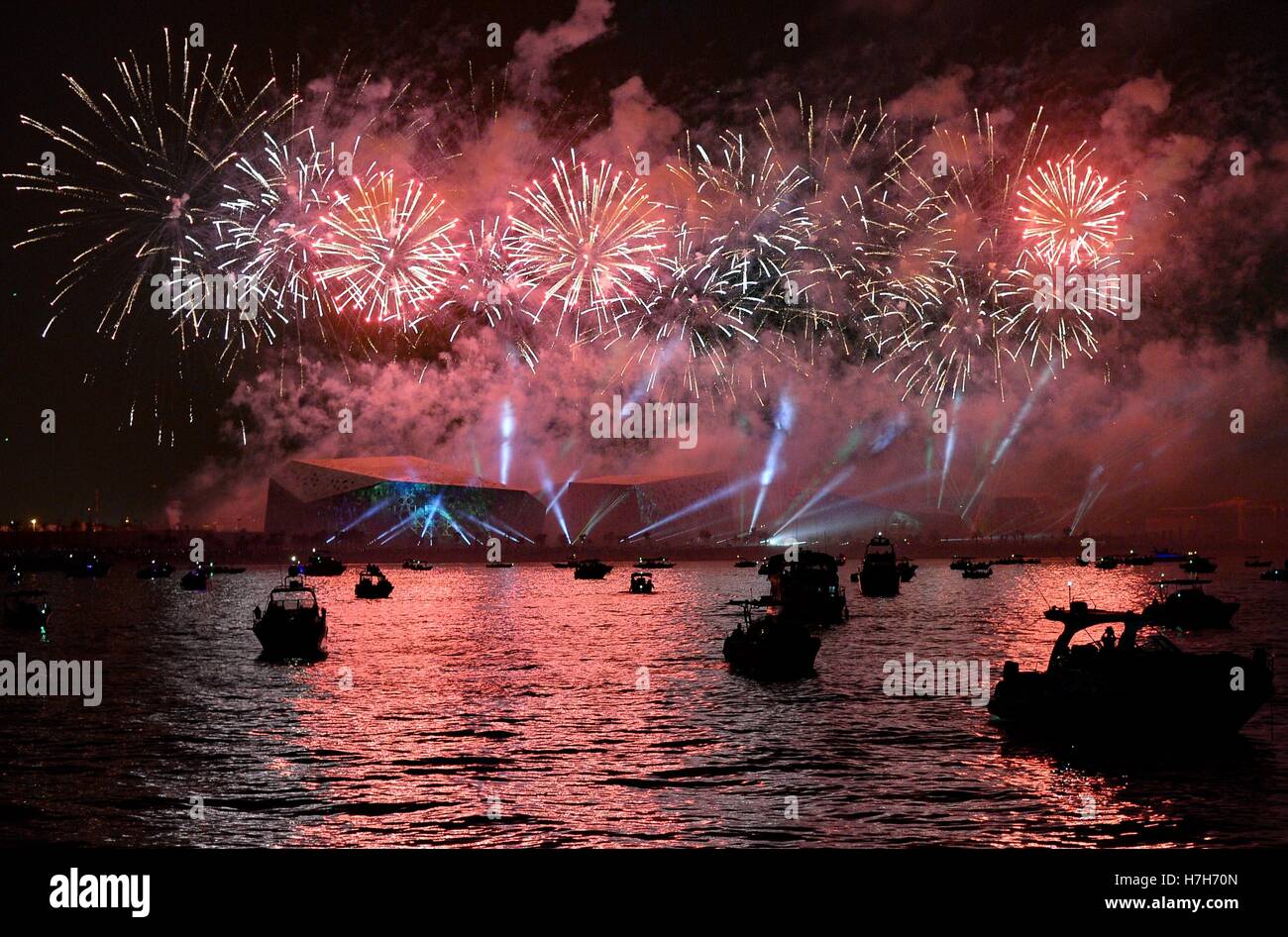 Kuwait fireworks hi-res stock photography and images - Alamy