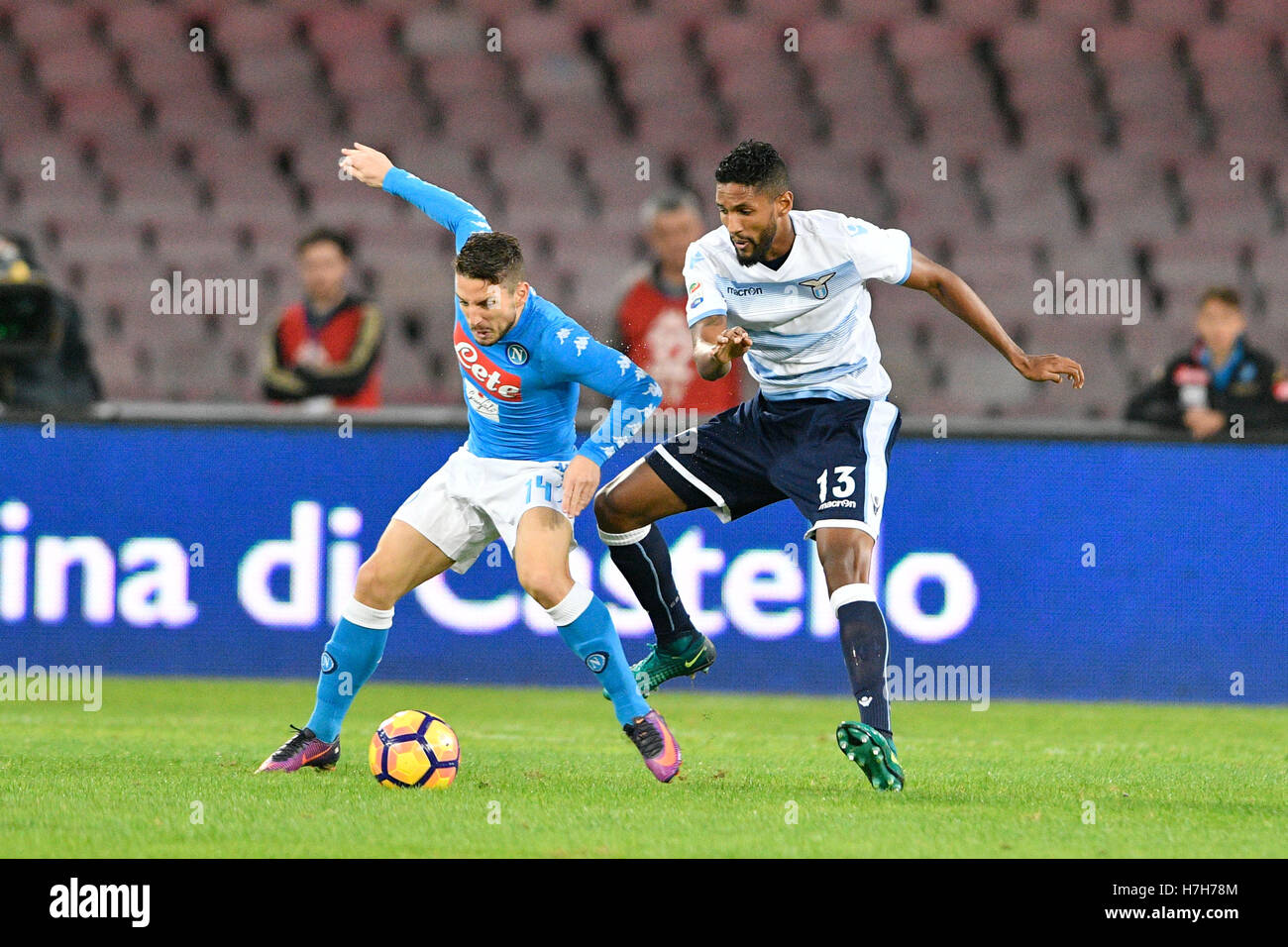 Napoli, Italy. 05th Nov, 2016. Wallace Fortuna dos Santos (R) of Lazio ...