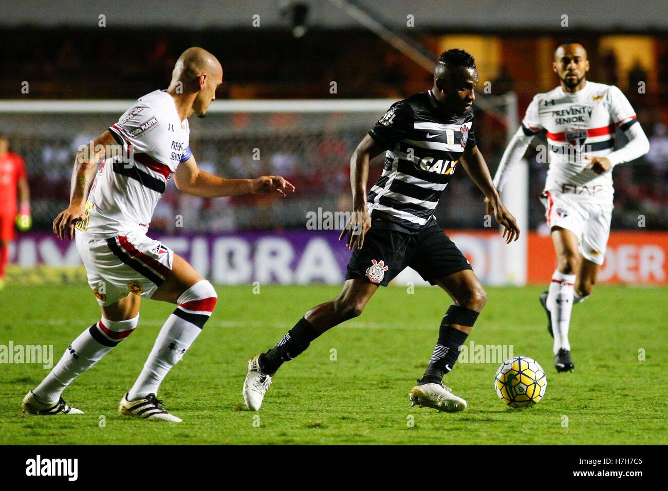 SÃO PAULO, SP - 05.11.2016: SPFC X CORINTHIANS - Willians during the ...