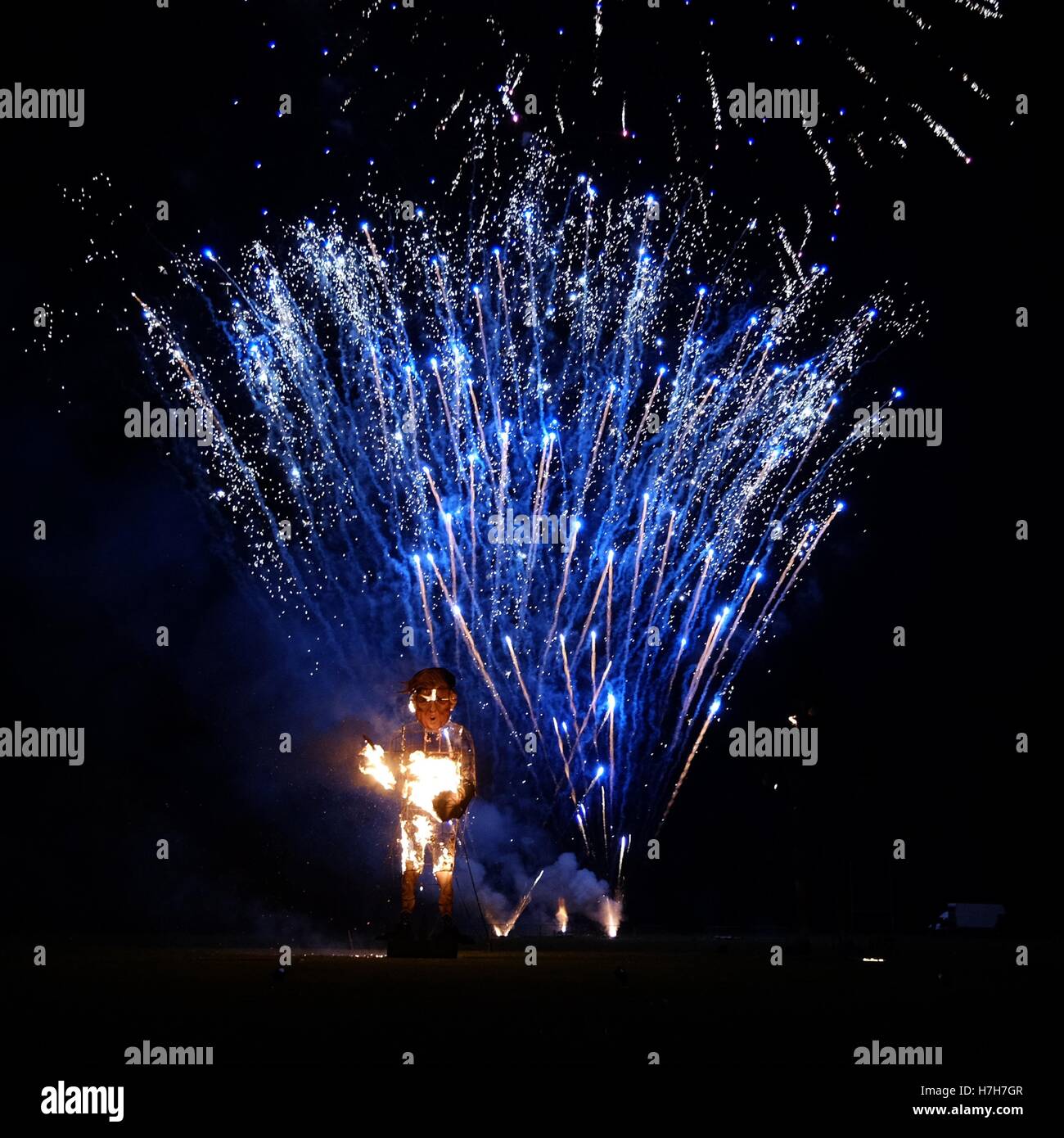 Edenbridge, UK. 05th Nov, 2016. The Edenbridge Firework display and ...