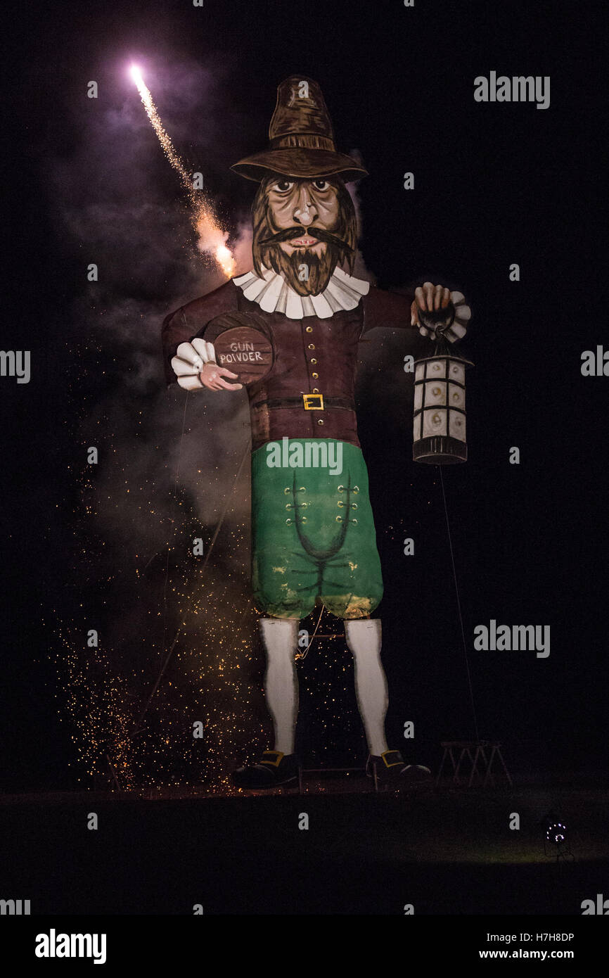 Guy Fawkes Bonfire Effigy Stock Photos & Guy Fawkes Bonfire Effigy ...