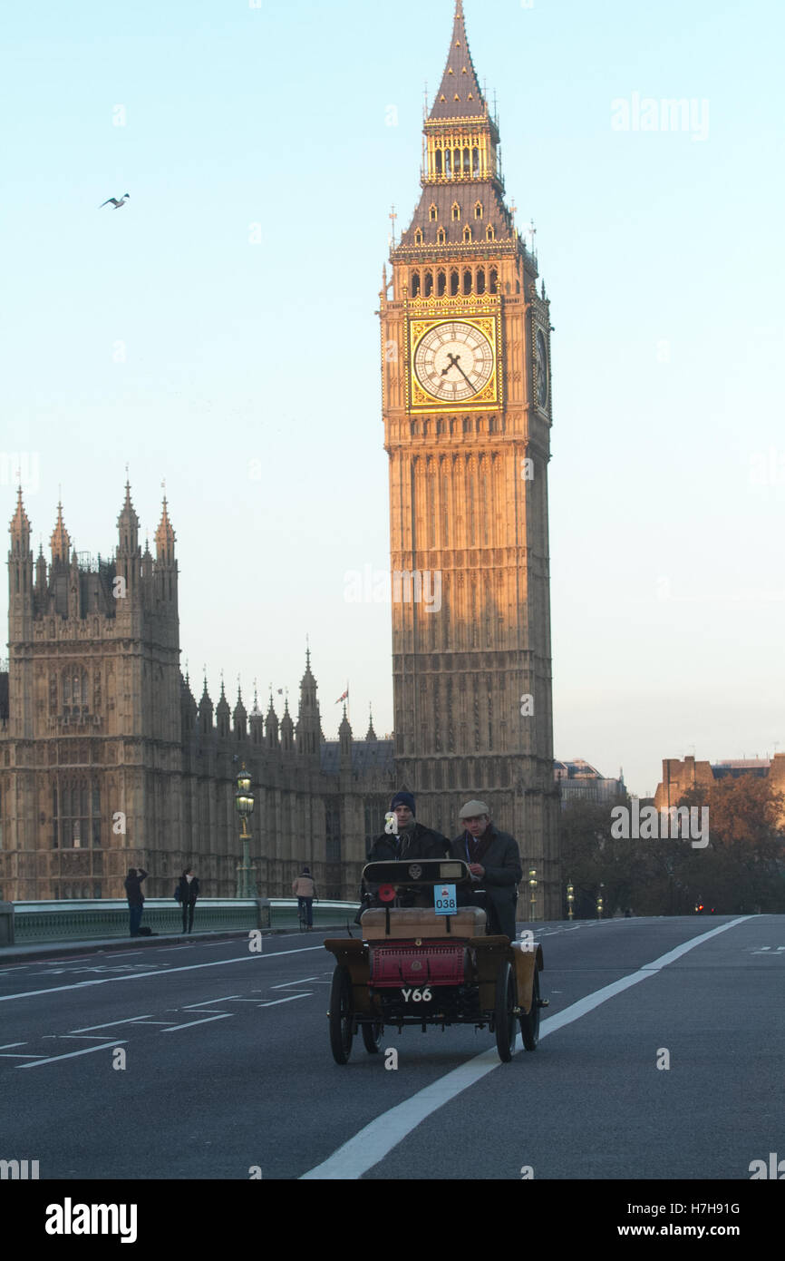 London UK. 6th November 2016. Hundreds of pre 1905 Vintage cars pass ...