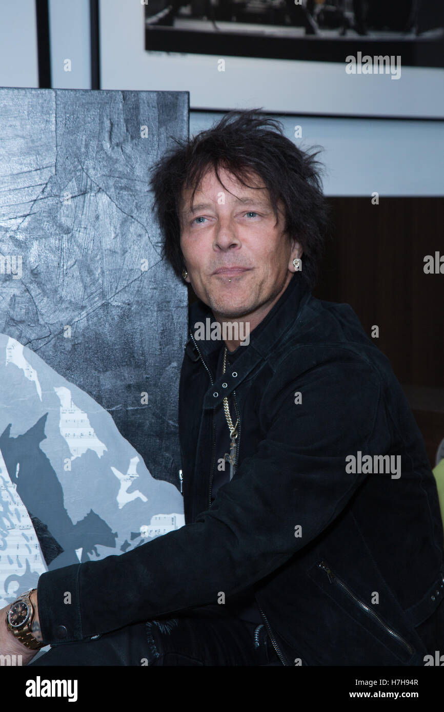 West Hollywood, California, USA. 5th Nov, 2016. Billy Morrison attends ...