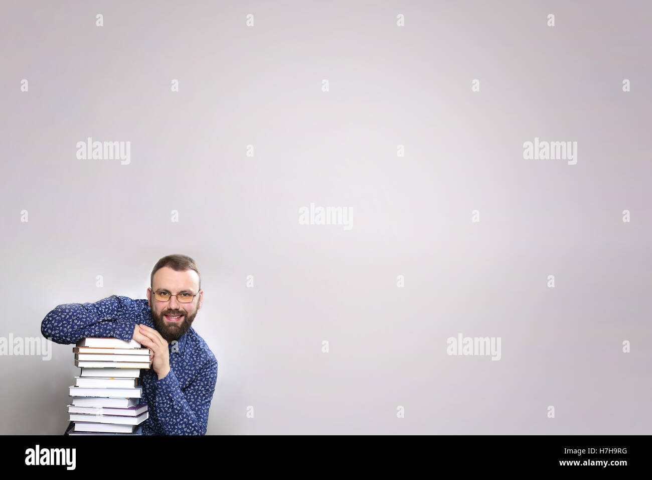 student adult beard man with stack of book Stock Photo - Alamy