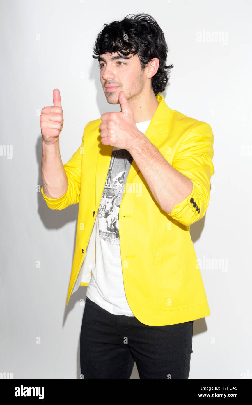 Jonas brothers 2012 hi-res stock photography and images - Alamy